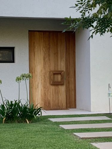 13 Coastal Front Doors to Make Your Beach House Stand Out