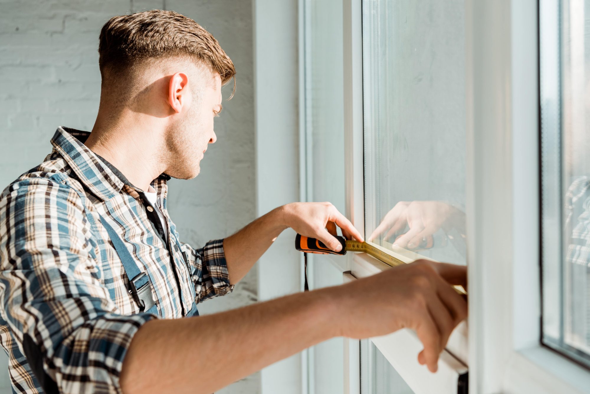 A Guide to Knowing When to Replace Windows in Your Home